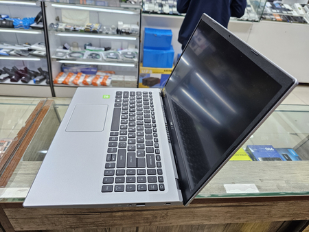 Acer A315 Core i7 + Nvidia