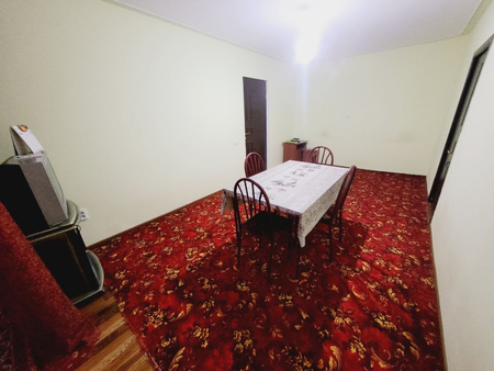 Chorni park orqasida 2 xona 250$