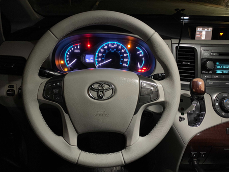 Срочно Продаю TOYOTA Sienna 2011