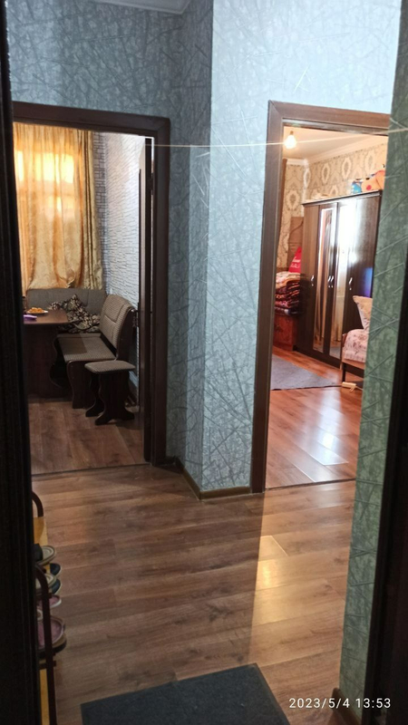 Yangi choshtepa 1 xona 2 etaj sotiladi