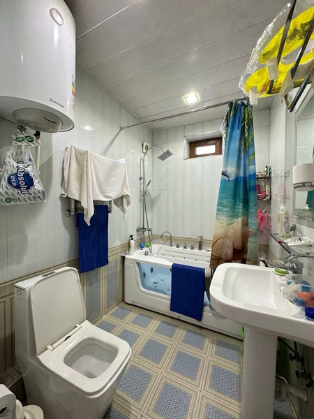 Продается 4 комнатная квартира на 2 этаже площадью 128 кв.м.