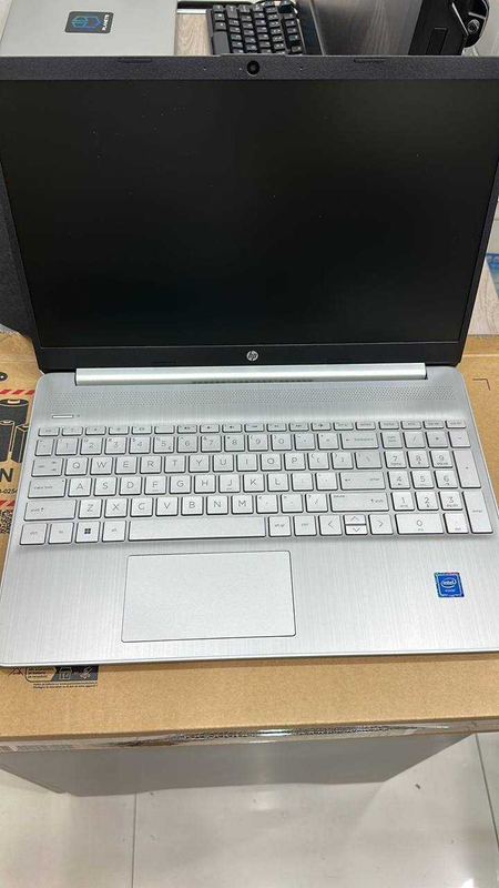 HP 15-fq0004nia Celeron 4120 4GB 256GB 15.6
