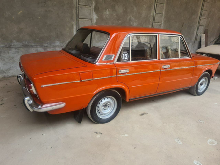 Jiguli 2103 sotladi