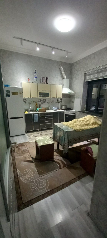 Toshkent shahar Olmazor tumani Oxunboboev maxalla.

2 sotik 
6 taxona