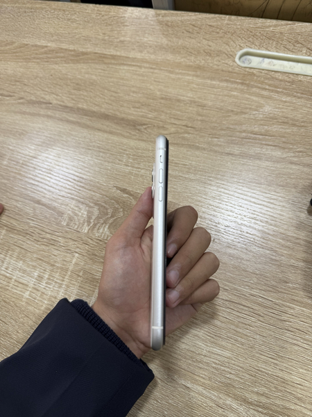 iPhone 11 в белом цвете , 64гб