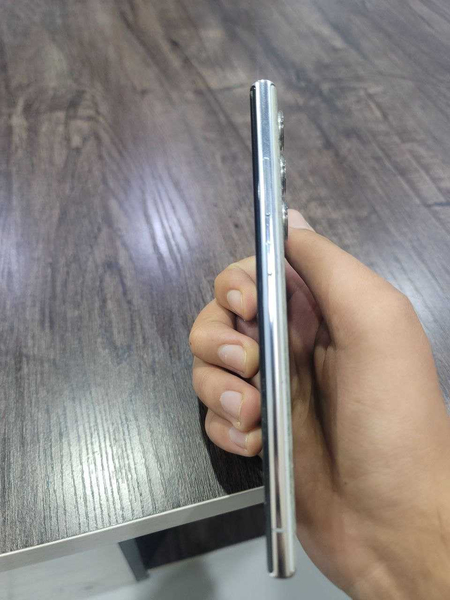 Samsung s22 Ultra rangi oq