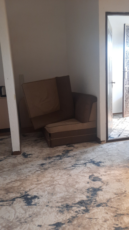 Ofis yoki òquv markaz uchun mebellar sotiladi