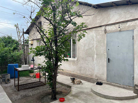 Продается 3 комнатный участок 3 сотки возле метро Дустлик с гаражем