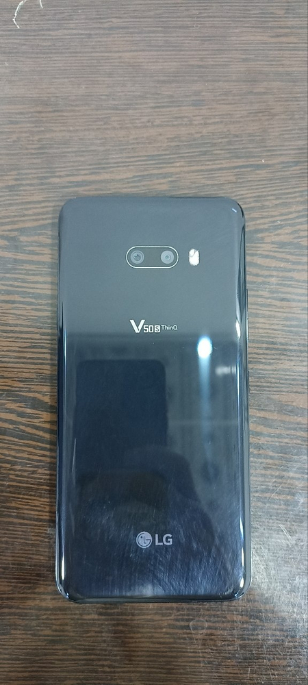 LG V50S 8/256 ekrani ozgina qirilgan stikloda blinmidi