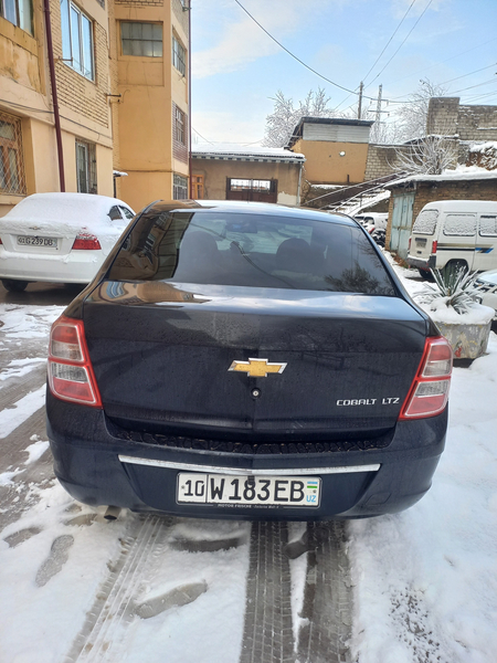 Продаю автомобил