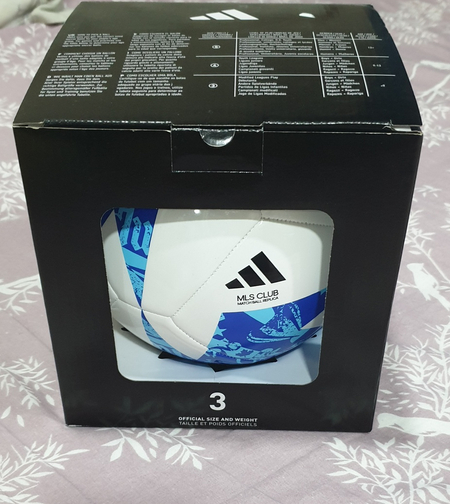 Футбольный мяч adidas