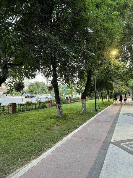 м.Буюк Ипак Йули ост.Художников 1-комн 2/4 30 м² евроремонт кирпич
