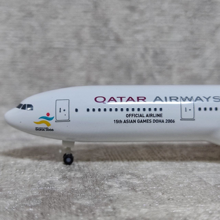 Самолёт модель: Airbus A330-300 Qatar airways ( HERPA оригинал) 1/500