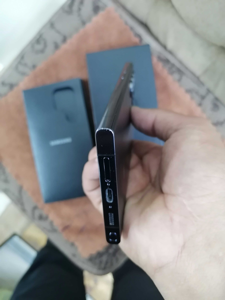 Samsung Galaxy S23 Ultra 12/256 holati ideal korfka dokmetlar bor 690$