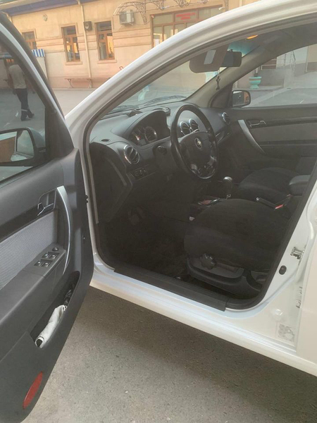 Nexia 3 avtomat sotiladi