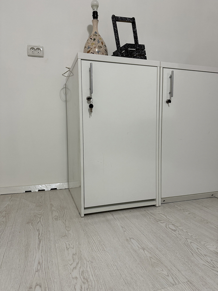 Продается офисный комод-сейф с электропроводкой