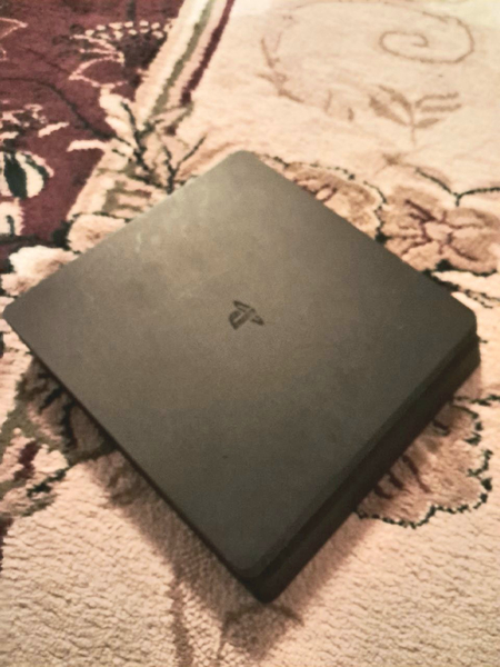 Продаётся Sony приставка игровая