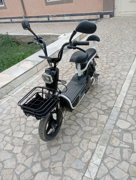Skuter s otiladi