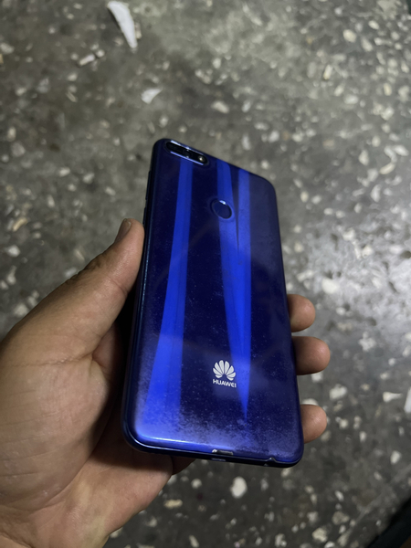 Huawei Y 7 +  SROCHNA sotiladi