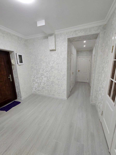 Караташда 4 хонали 4-каватда,9 каватли уй, евроремонт: 90м2