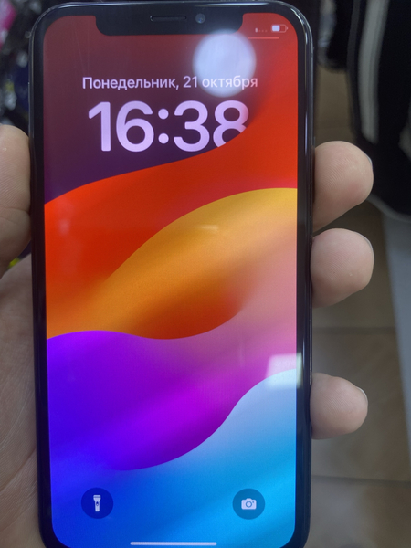 Iphone XS hotirasi 64 yomkist 77%