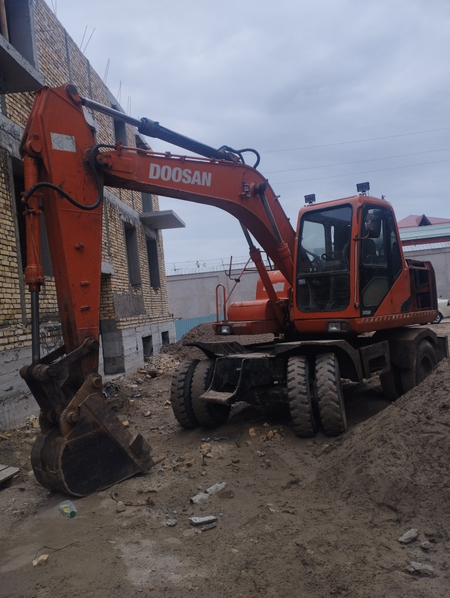 Doosan sotiladi narxi kelishilgan holda varyantga ham kelishamiz.