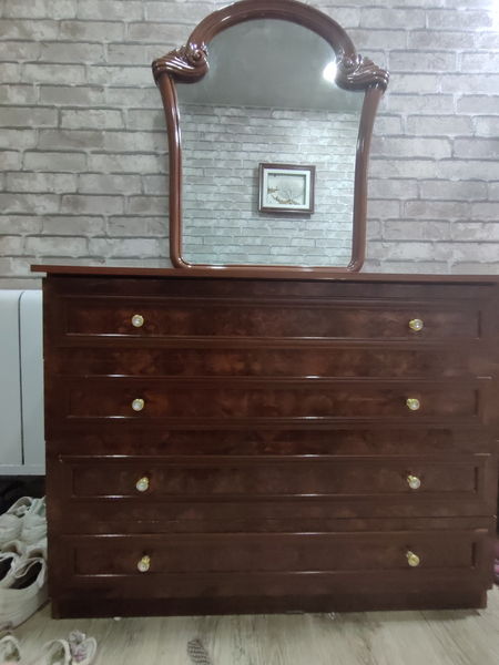 Продается спальный гарнитур