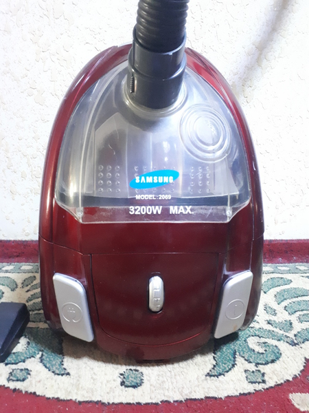 Продаётся пылесос SAMSUNG 2069