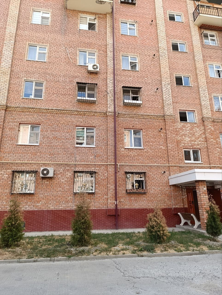 Yangi xayot tumani 8 xudud 3 xonali uy yoli yuzi magazin yoki ofis uch