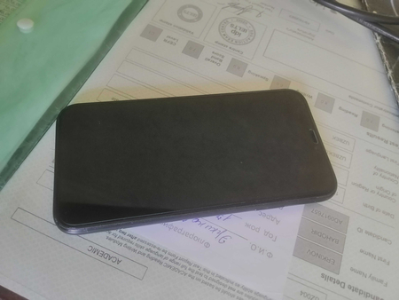 IPhone XR  76%.  128gb