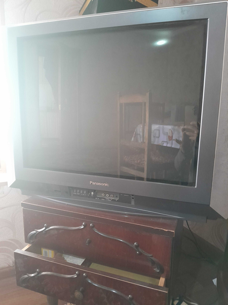Televizor sotiladi