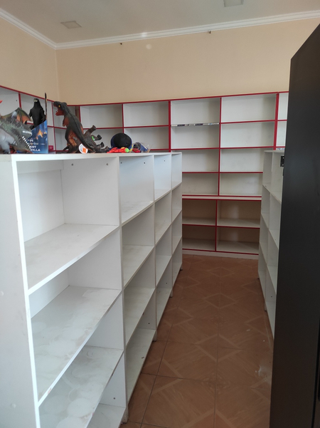 Продаются мебель и техника для магазина.