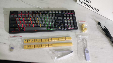 AKKO 3098B plus RGB Black&Gold ( Cream yellow v3 pro switch)
