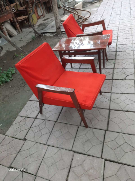 Продается кресло и журнальный столик