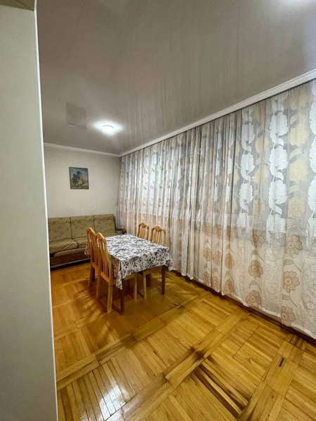 Сдается 3х ком квартира Ойбек метро Точка Вкуса 1-этаж 77-серия
