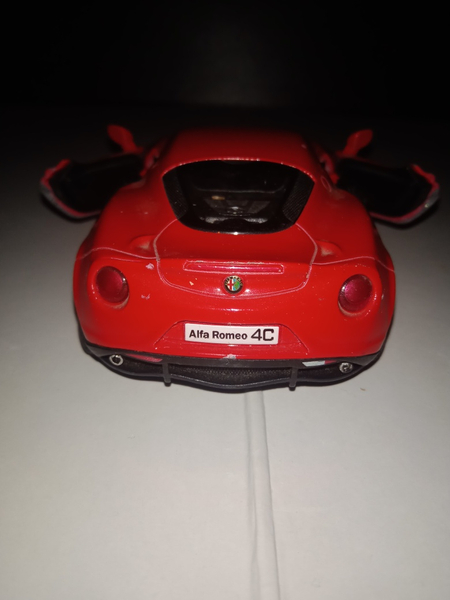 Коллекционная машинка Alfa Romeo