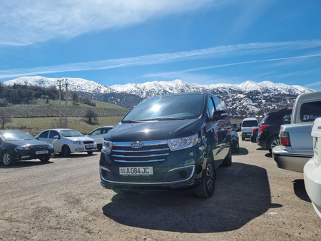 Jac M3 минивен черный
