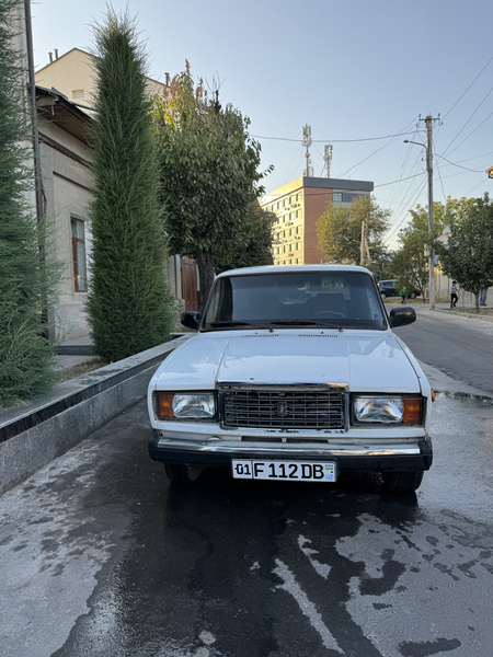 Vaz 2107 sotiladi
