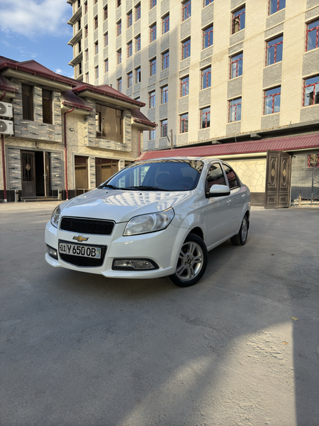Nexia 3 avtomat sotiladi