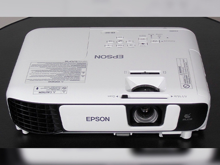 EPSON проэктор сотилади!!!