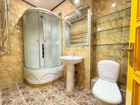 Продается 2х ком. квартира на ул.Кунаева, ор-р: Гостиница Россия, 65м2