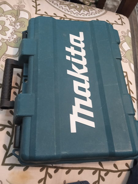 MAKITA Шуруповёрт дрель