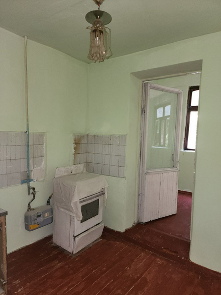 Срочно продаётся 1 комнатная квартира с большой верандой на 1 этаже.