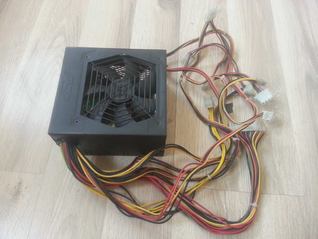 блок питания FSP 450w оригинал отлично работает.