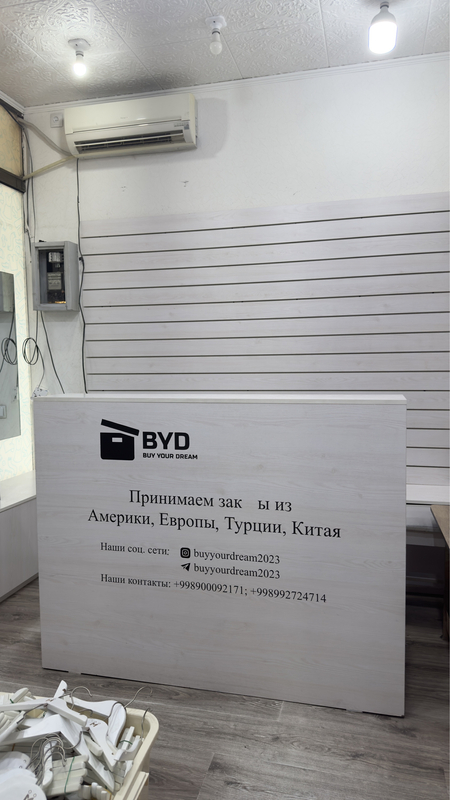 Продам письменный стол-ресепшн  в хорошем состоянии