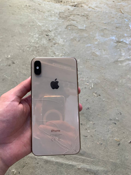 Iphone xs max gold