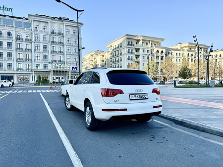 Audi Q7 3.6 sotiladi