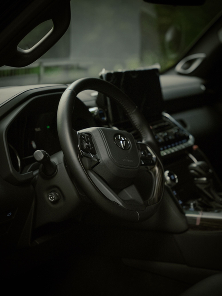 Toyota Land Cruiser 300