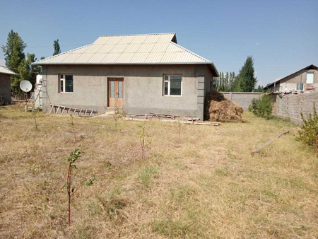 Продаю  дом без внутреней  отделки .