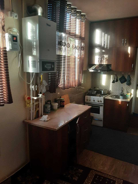 Срочна продам квартиру2 комнатнаю в кибрайском районе 77 серии 41000$